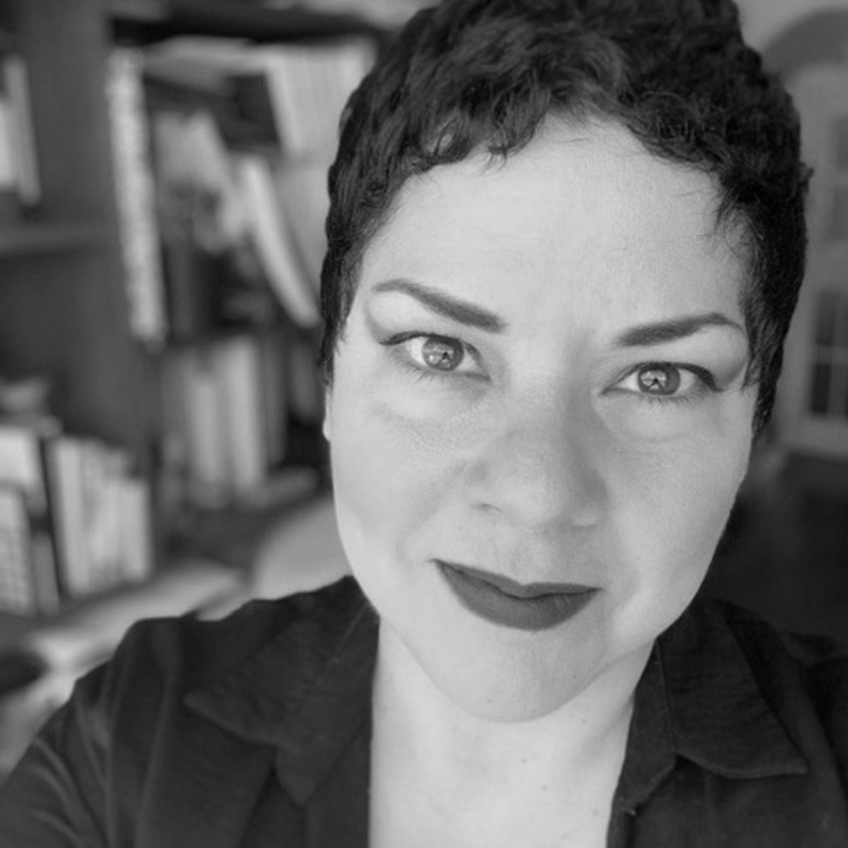 Hablemos Escritoras · Perfil de Escritora: María Fernanda Ampuero