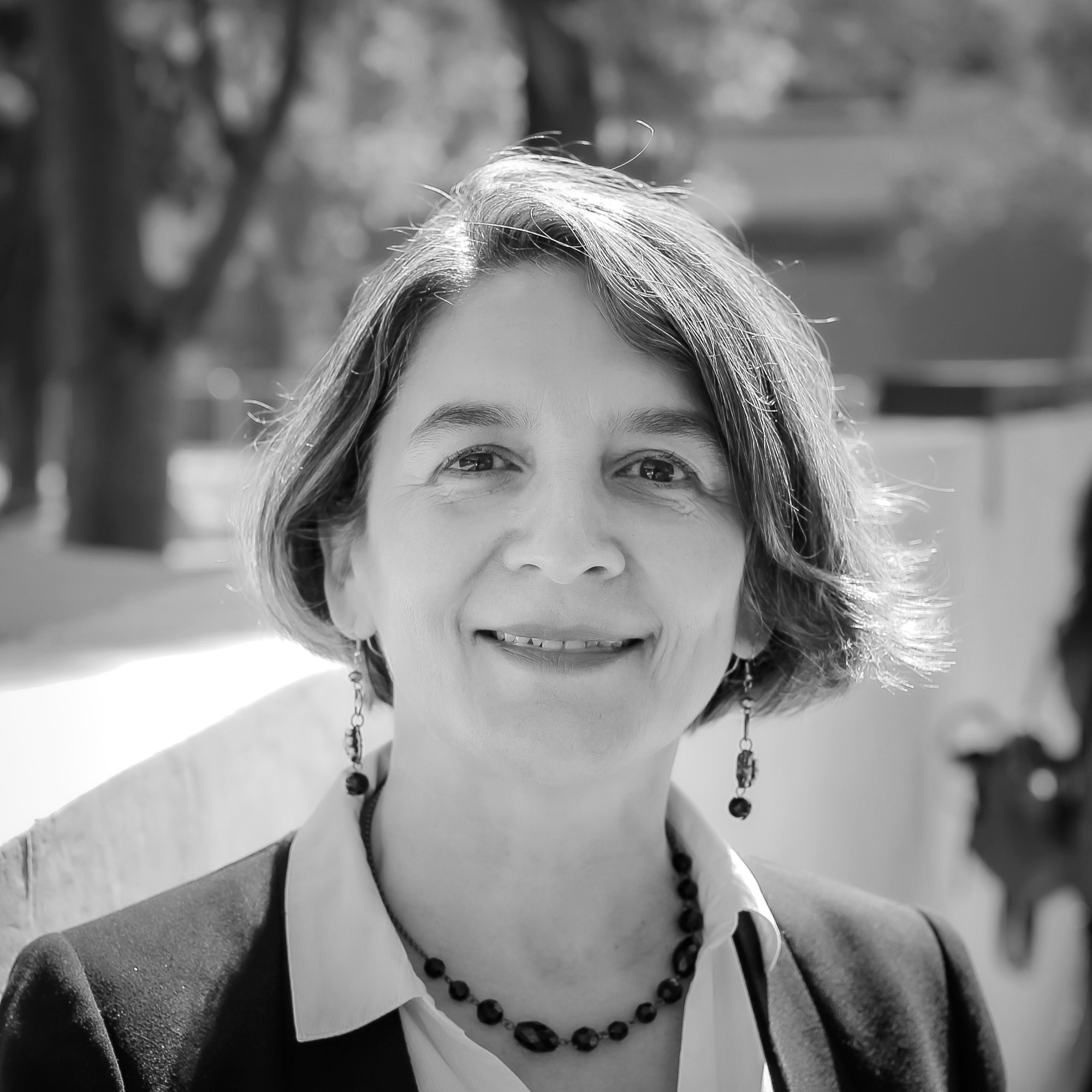 Hablemos Escritoras · Perfil de Escritora: María Teresa Cárdenas