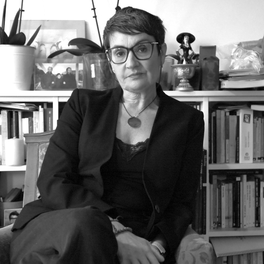 Hablemos Escritoras · Perfil de Escritora: Nuria Ruiz de Viñaspre